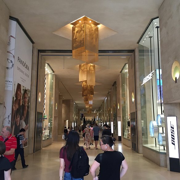 How to arrive & Map The Louvre Museum